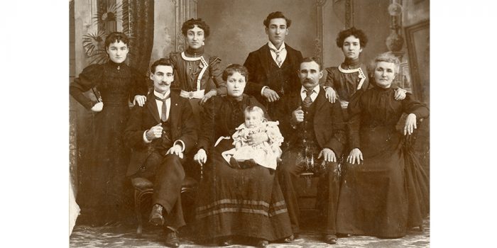 P3_Famille-de-Pierre-Lacharite-et-de-Celina-Ayotte-([1900]) - ETRC