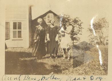 Aunt Bess, mother, Vera, and Dog - Eastern Townships Archives Portal